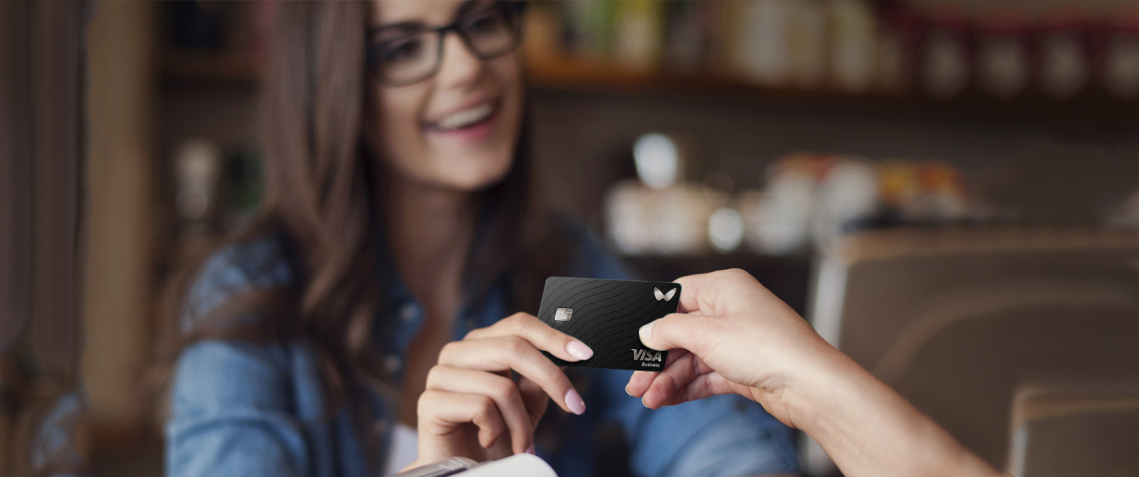 What is a contactless card: how to use it, and how does it work?